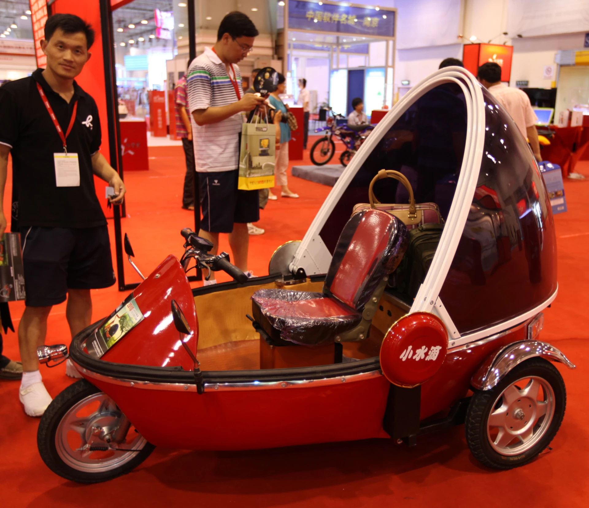 Bubble-bike: US$750 Electric three-wheeler