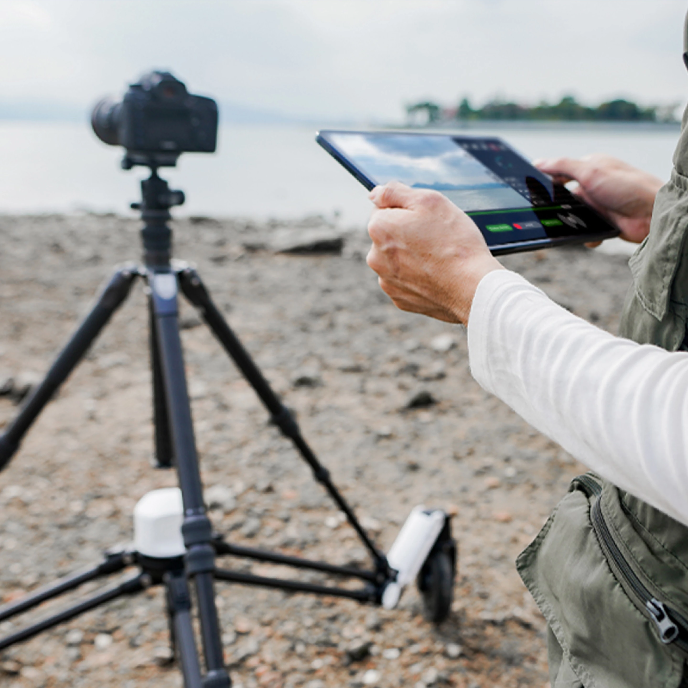 Snoppa Rover: an all-terrain, auto camera dolly with active suspension