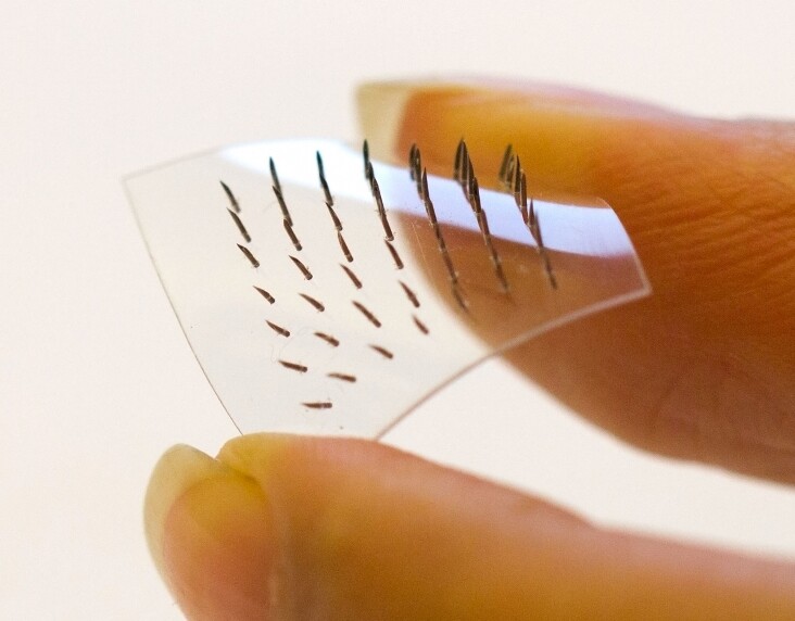Two-tone microneedle patch is built for comfort