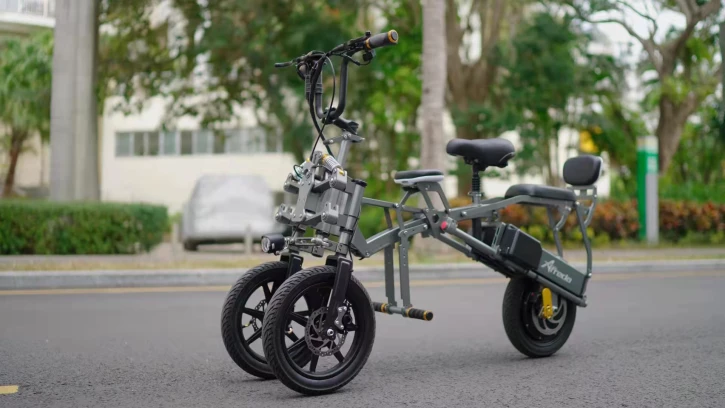 Afreda S6 3-wheeled e-scooter folds, tilts and rolls over uneven ground