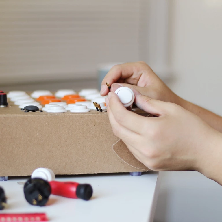 Rhythmo reveals build-it-yourself beat machine in a cardboard box