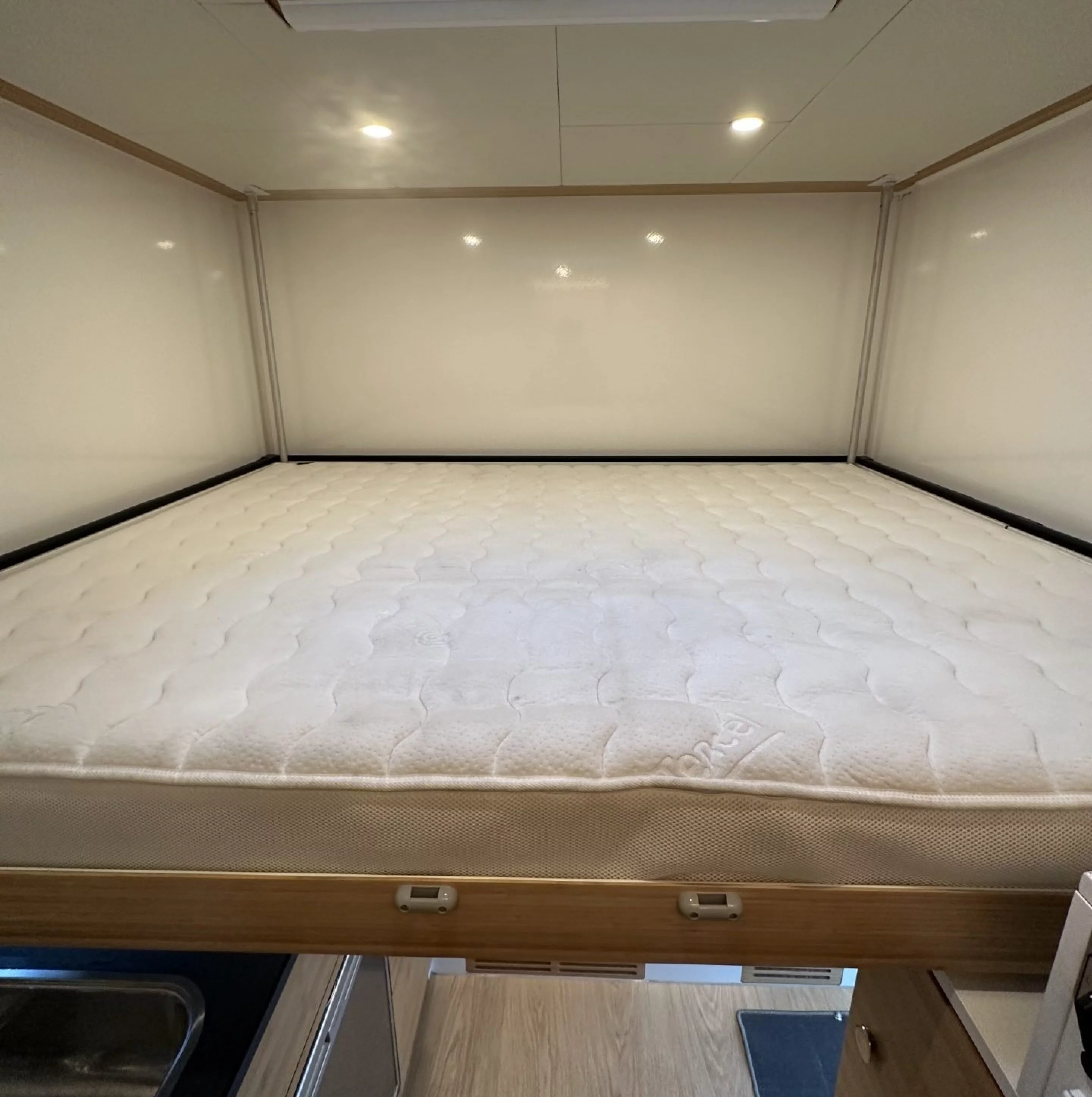 Bliss Mobil 8 hard-sided telescopic expedition camper cube