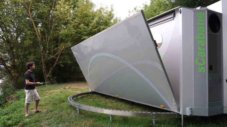 Collapsible, rotating caravan harnesses solar and wind for efficient ...