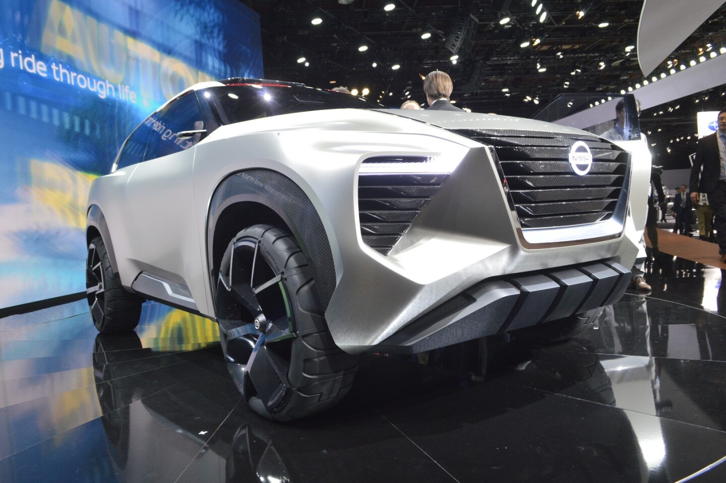 Nissan XMotion concept SUV makes bold and powerful slide into Detroit