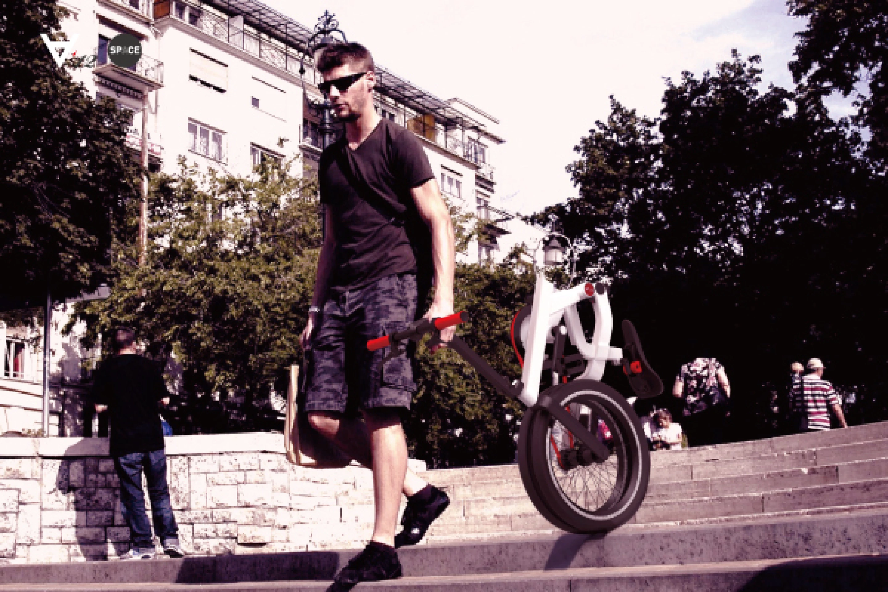 SPACE folding bike unfolds with a touch