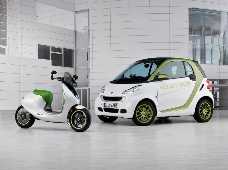 Smart vehicles get even smaller with all-electric smart escooter concept