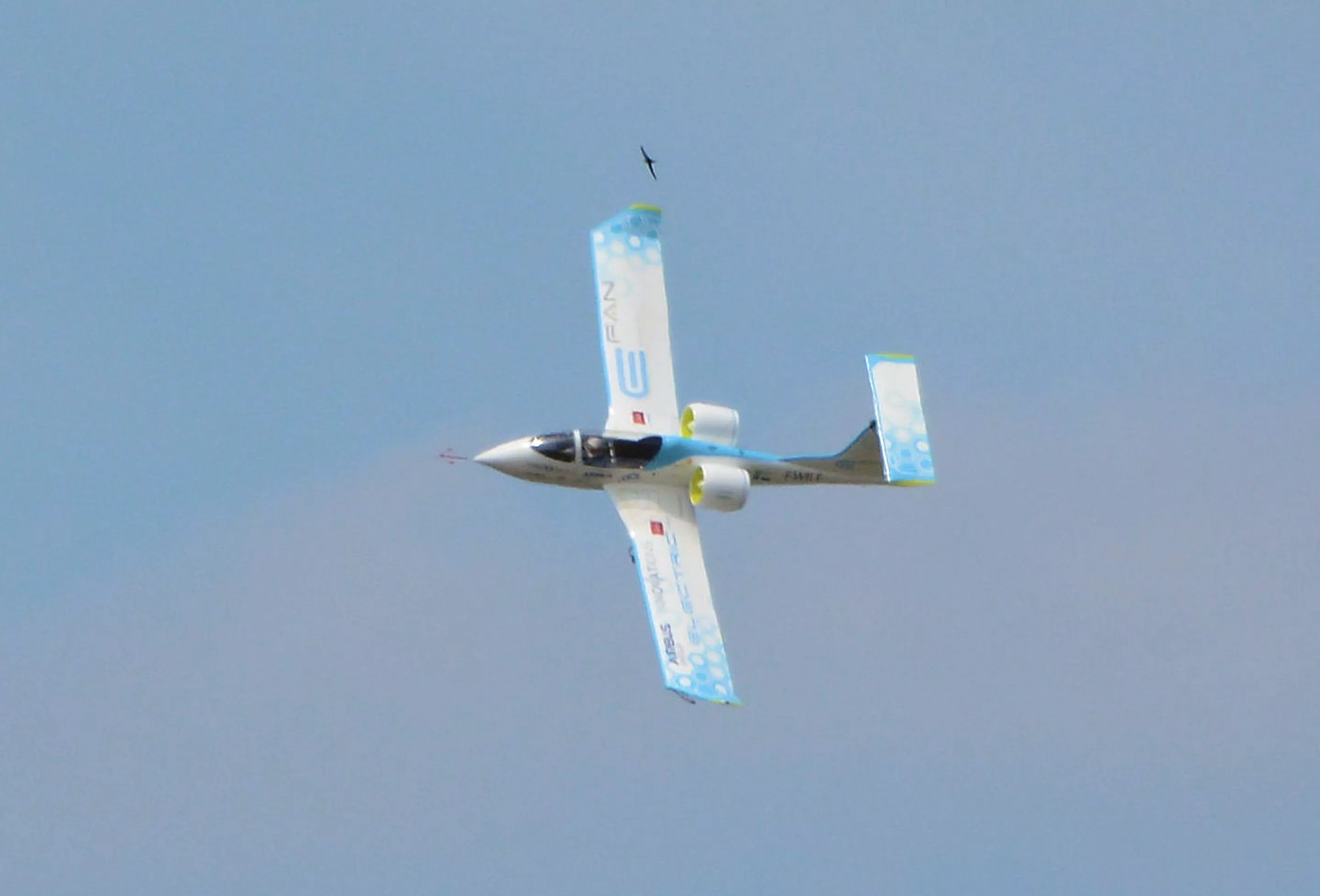 E-Fan 2.0 makes podium appearance at Le Bourget