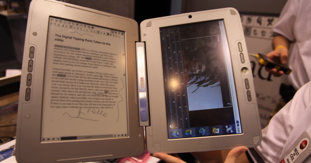 enTourage announces eDGe dual screen eBook reader