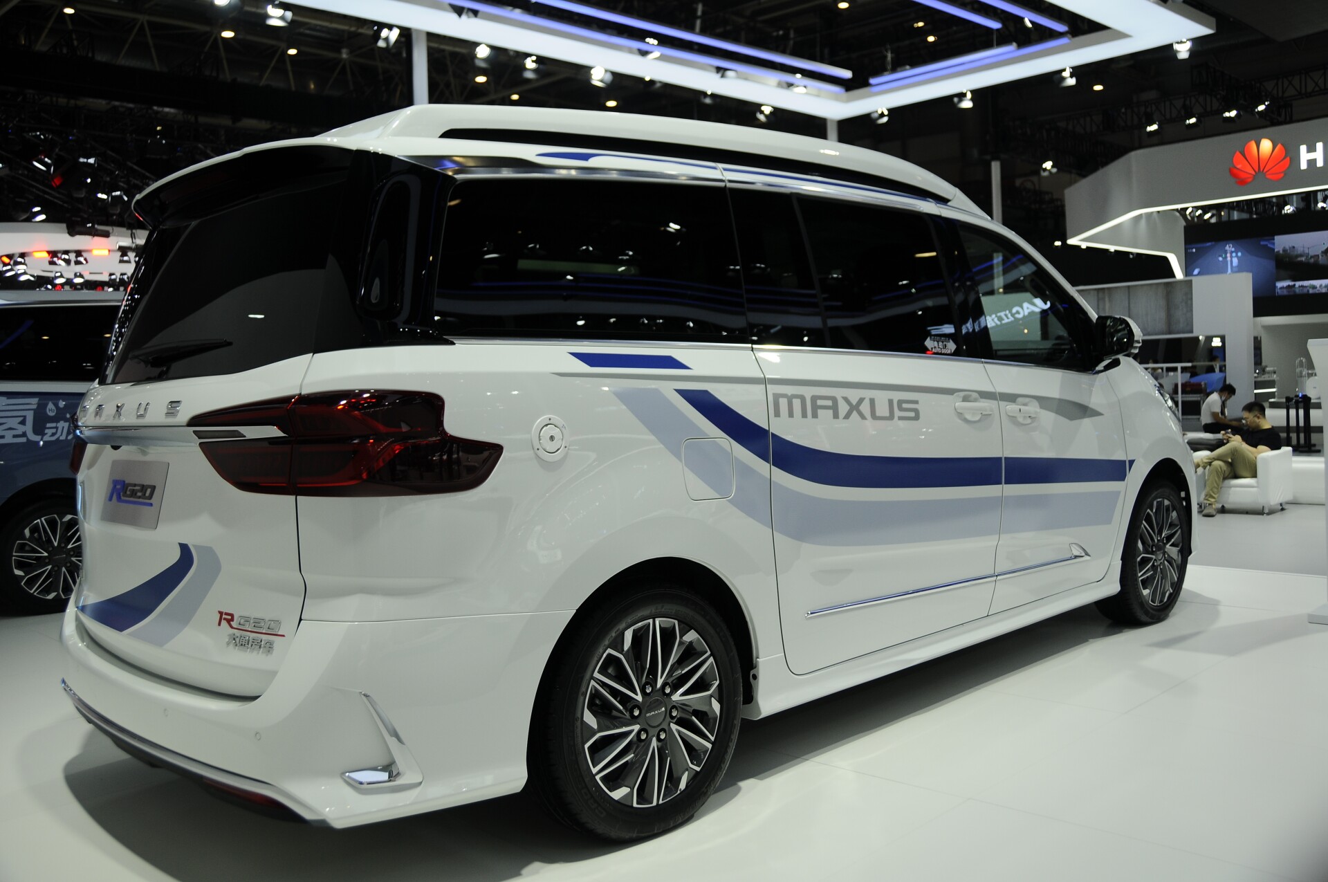 Maxus RG20 is how China does a California-style pop-up camper van
