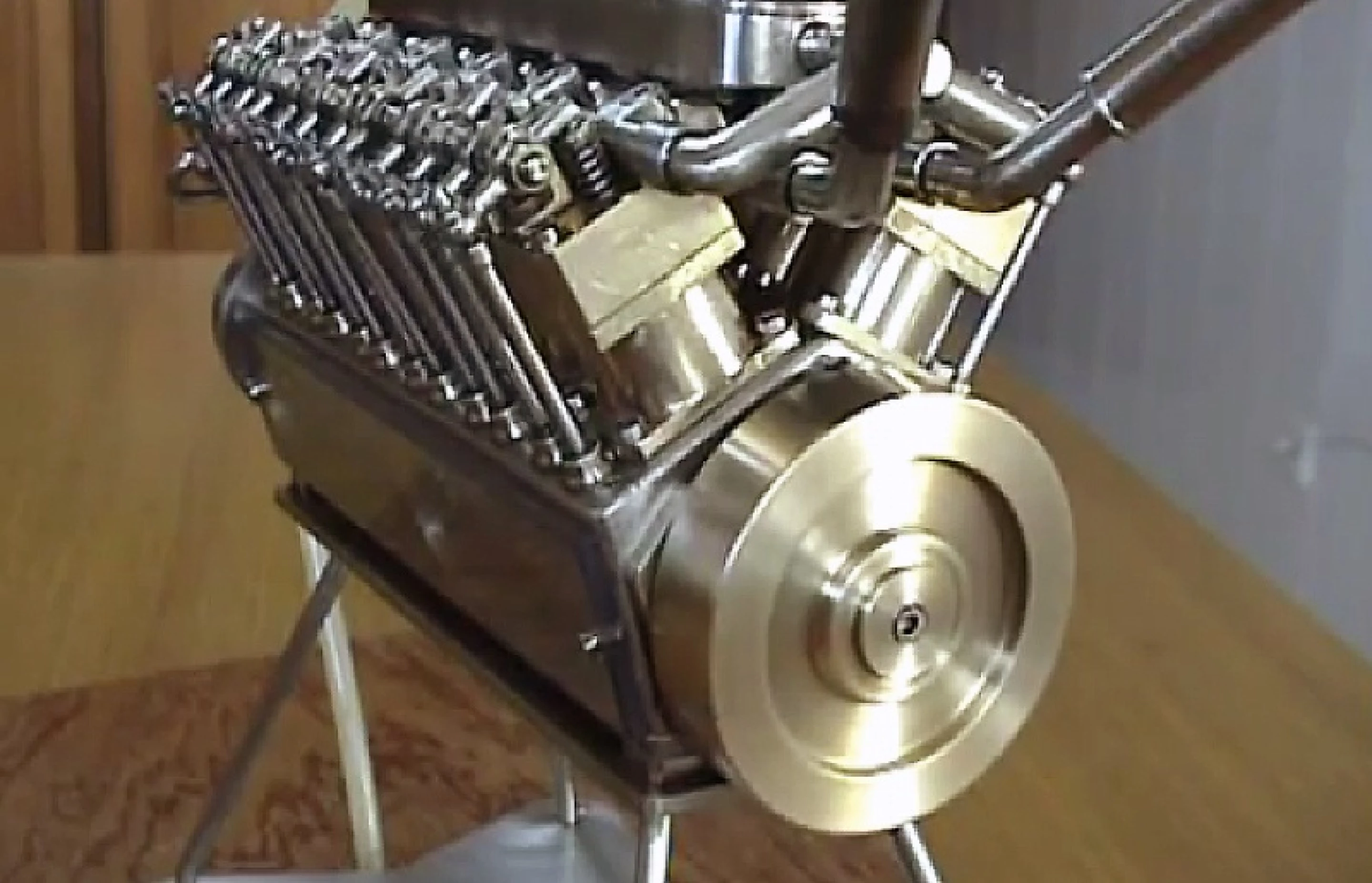 Spanish engineer crafts "world's smallest" V-12 engine