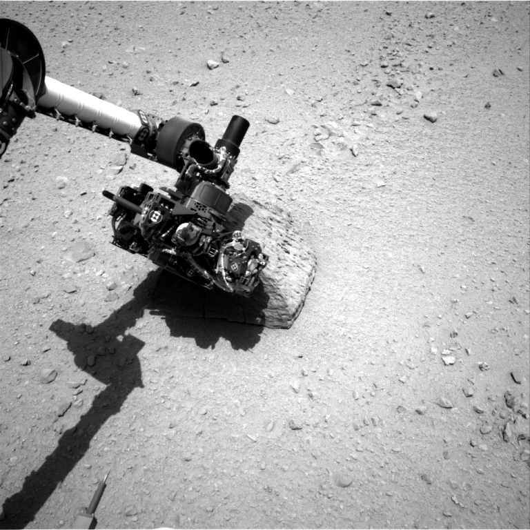 Curiosity completes first rock inspection, unveils Stars and Stripes