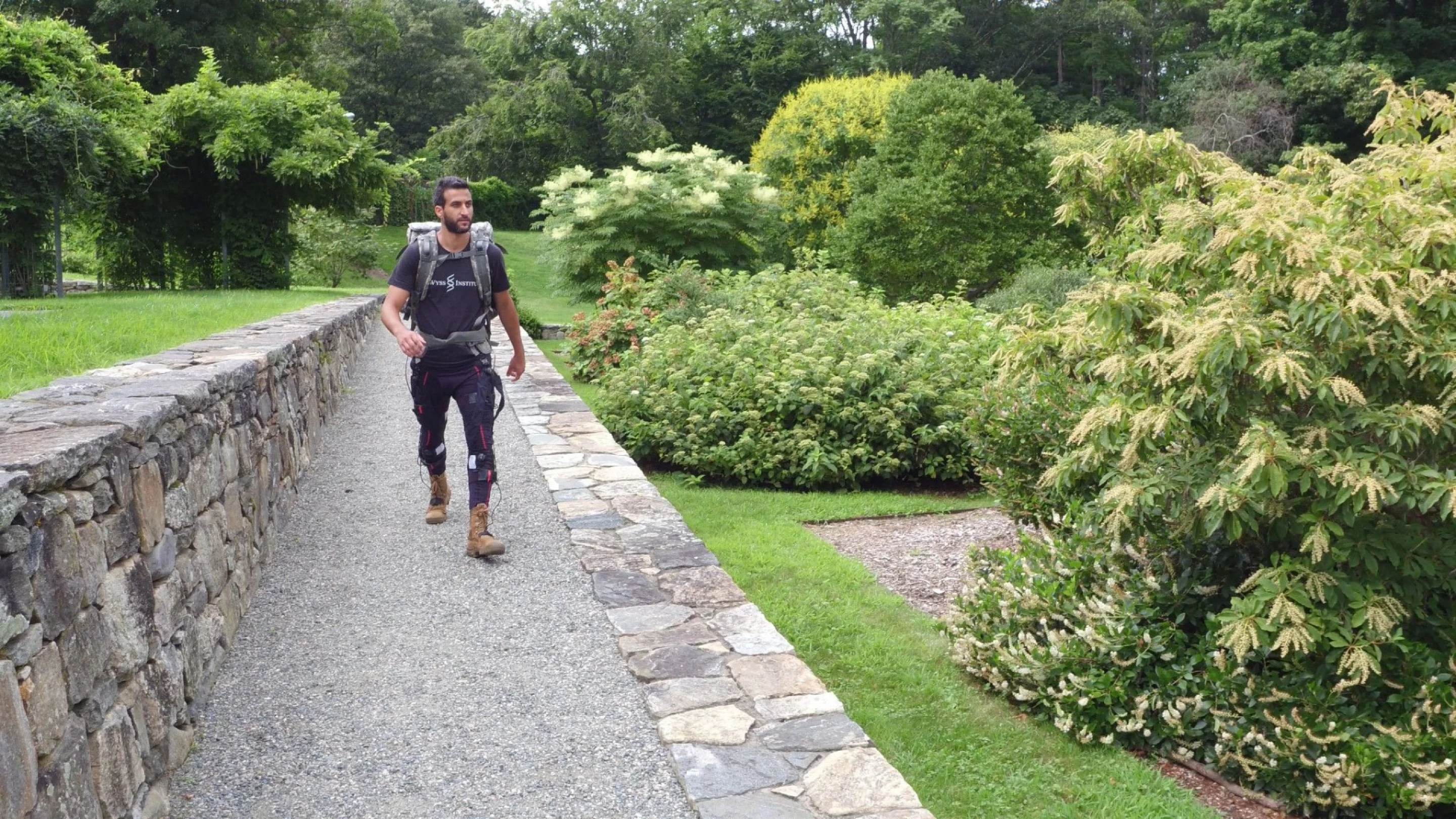 Soft wearable exosuit automatically tunes its assistance levels on the fly