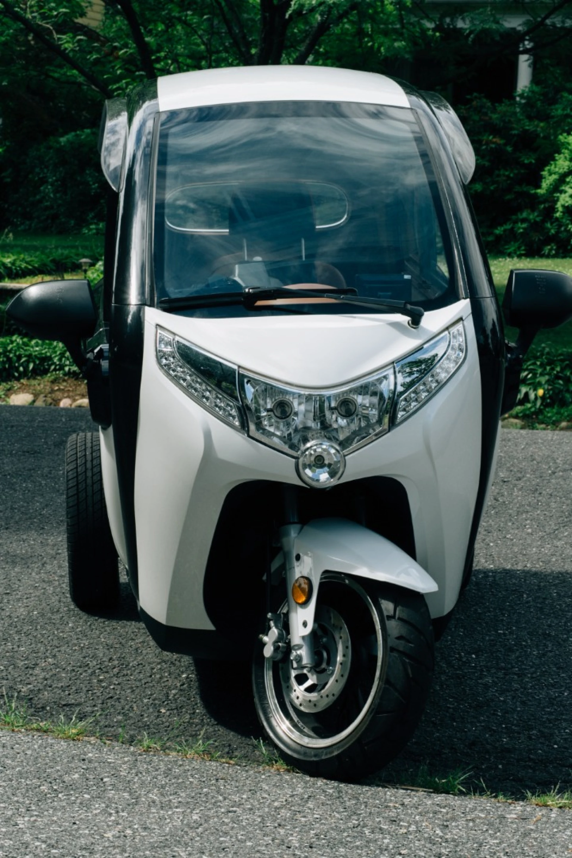 Three-wheeled EV hits Indiegogo, along with a two-wheeled sidekick