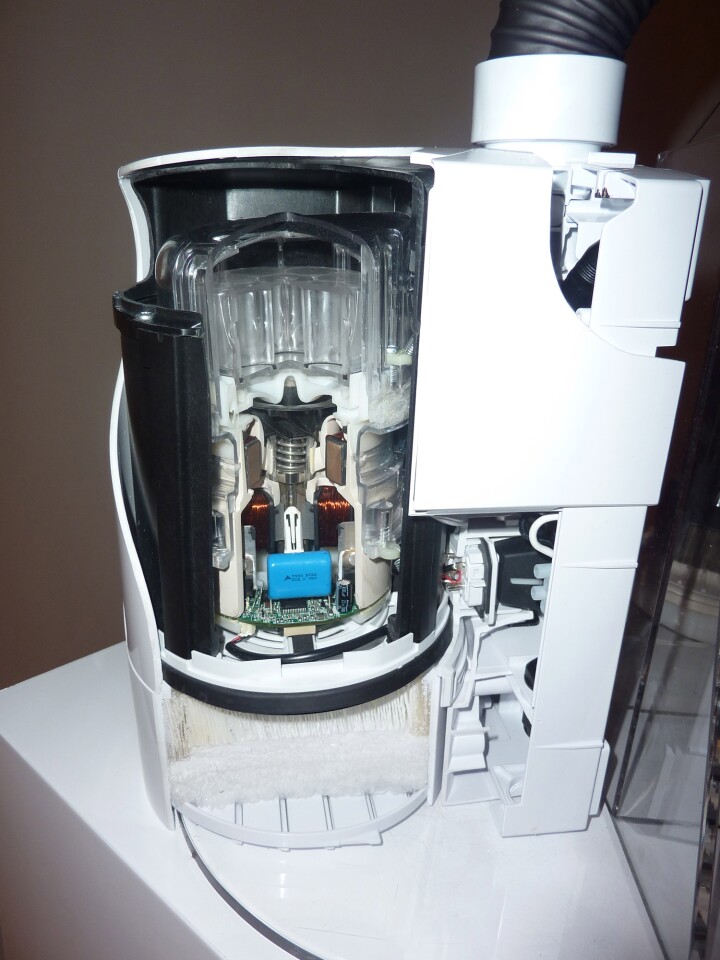 Dyson working to perfect robotic vacuum cleaner