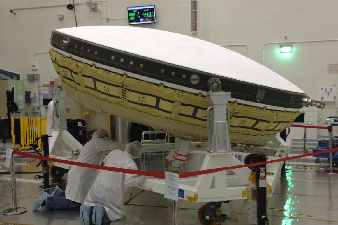 Inflatable flying saucers could help spacecraft land on Mars
