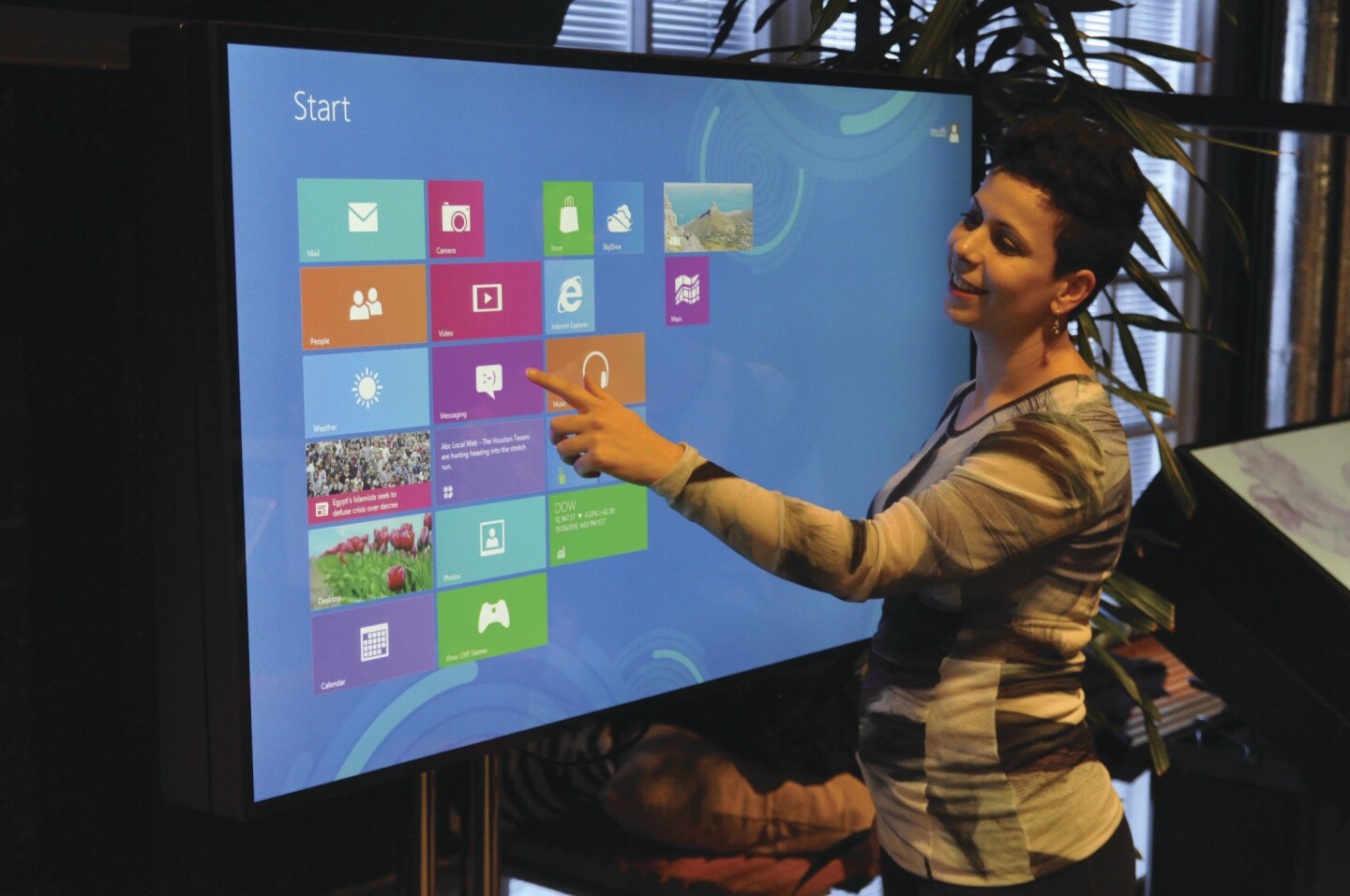 MultiTouch unveils 42- and 55-inch fully integrated Windows 8 interactive displays