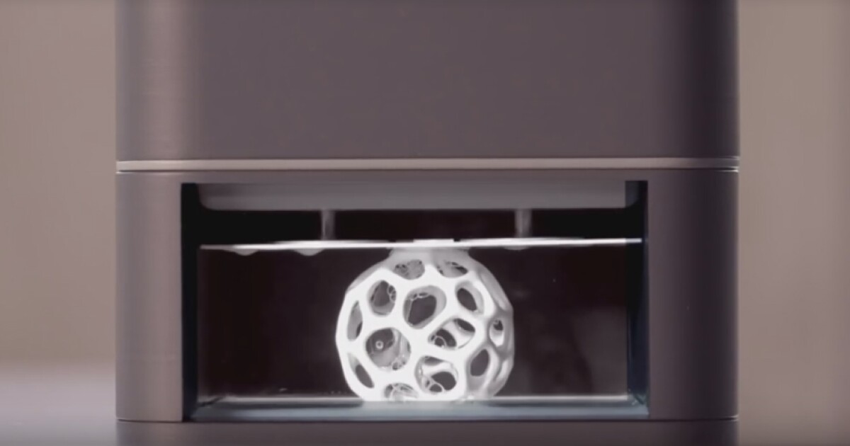 3D printer uses light from a smartphone screen to harden creations