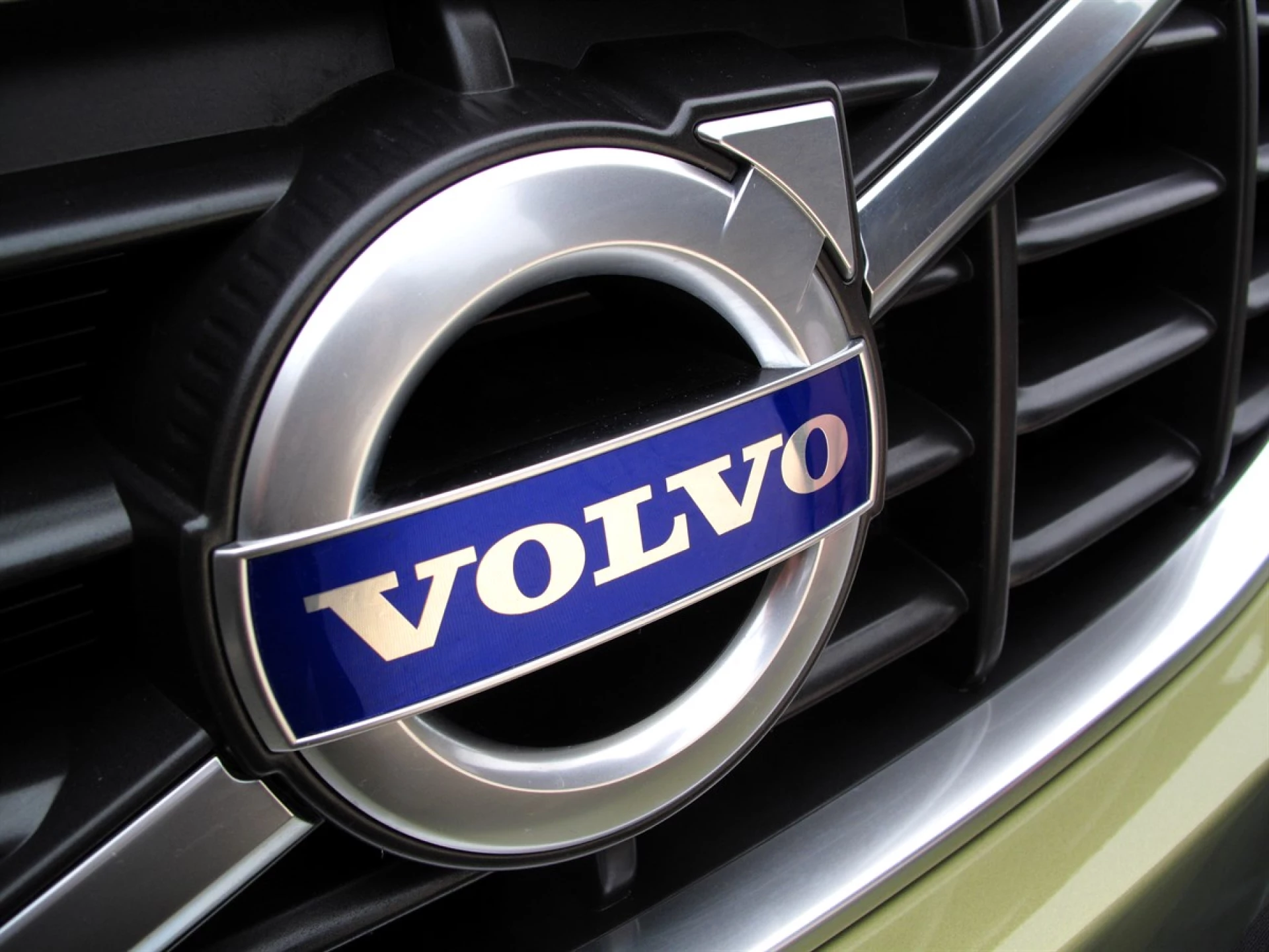 Volvo limits the speed of all its new cars to 112 mph