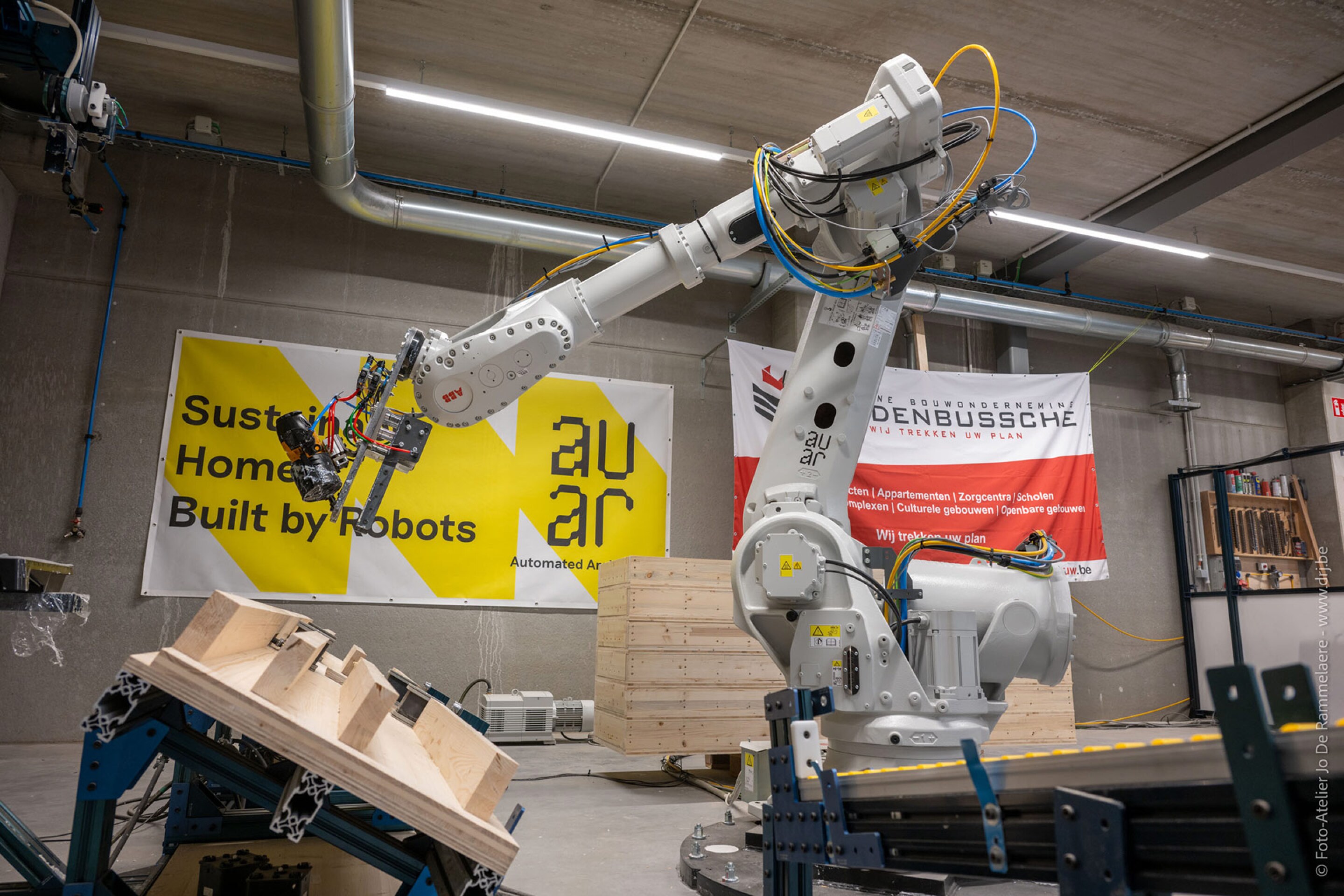 $300,000 robotic micro-factories pump out custom-designed homes
