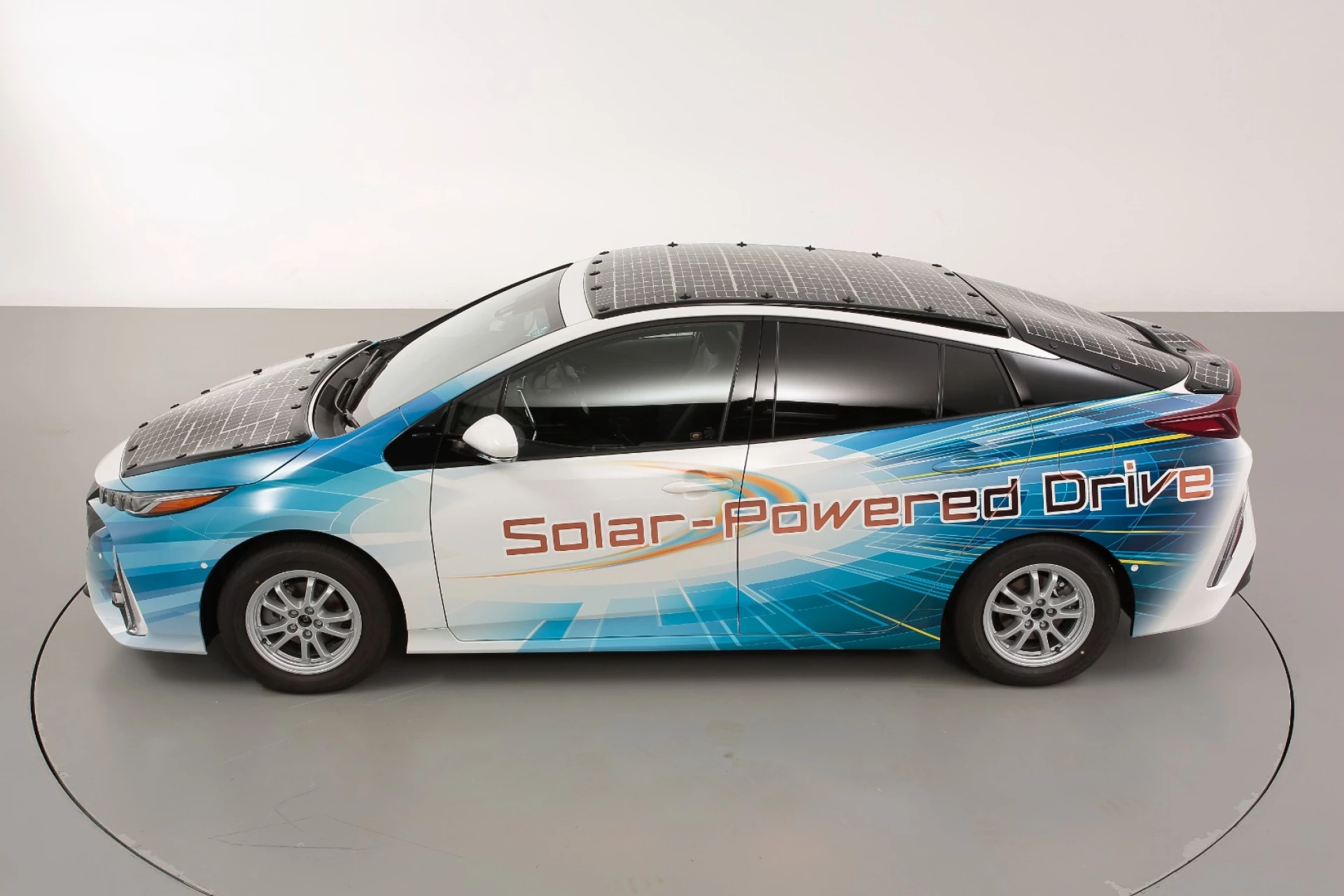 Toyota's latest solar-powered Prius can charge when on the move