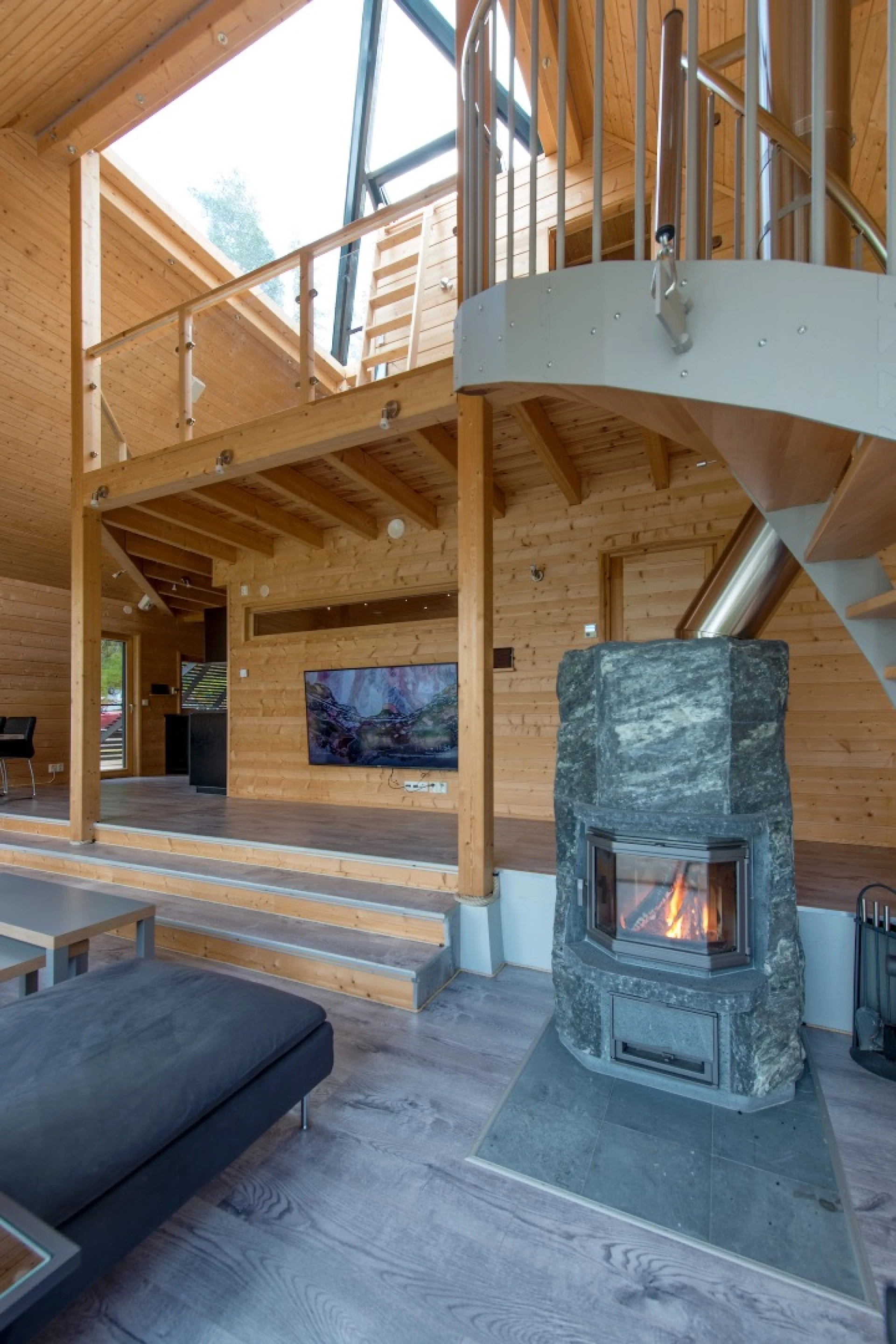 Pyramid-shaped glazed roof lets home owners enjoy 360 degree views