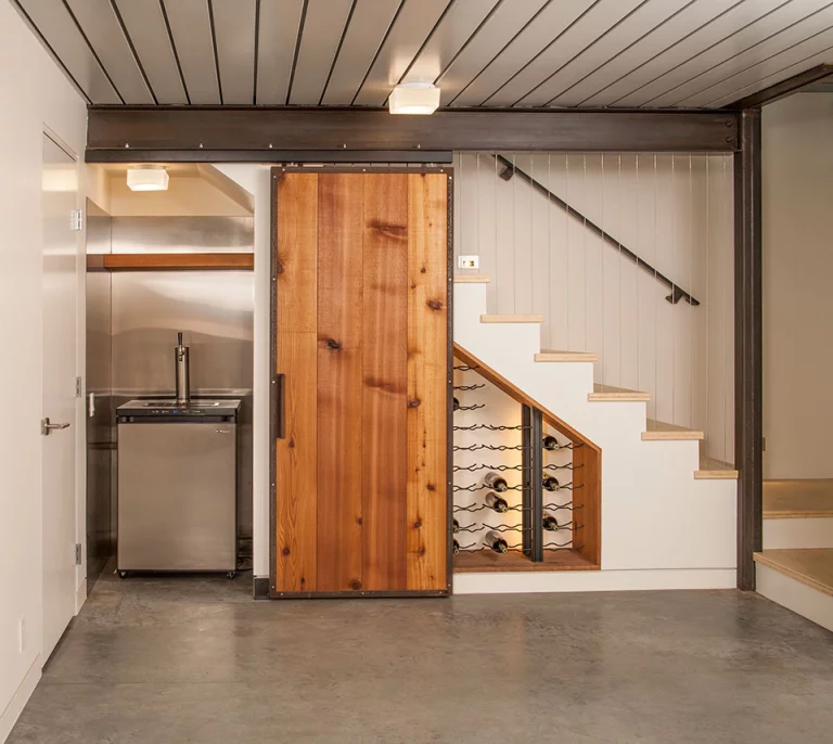 Sustainable houseboat provides luxury digs to both people and fish