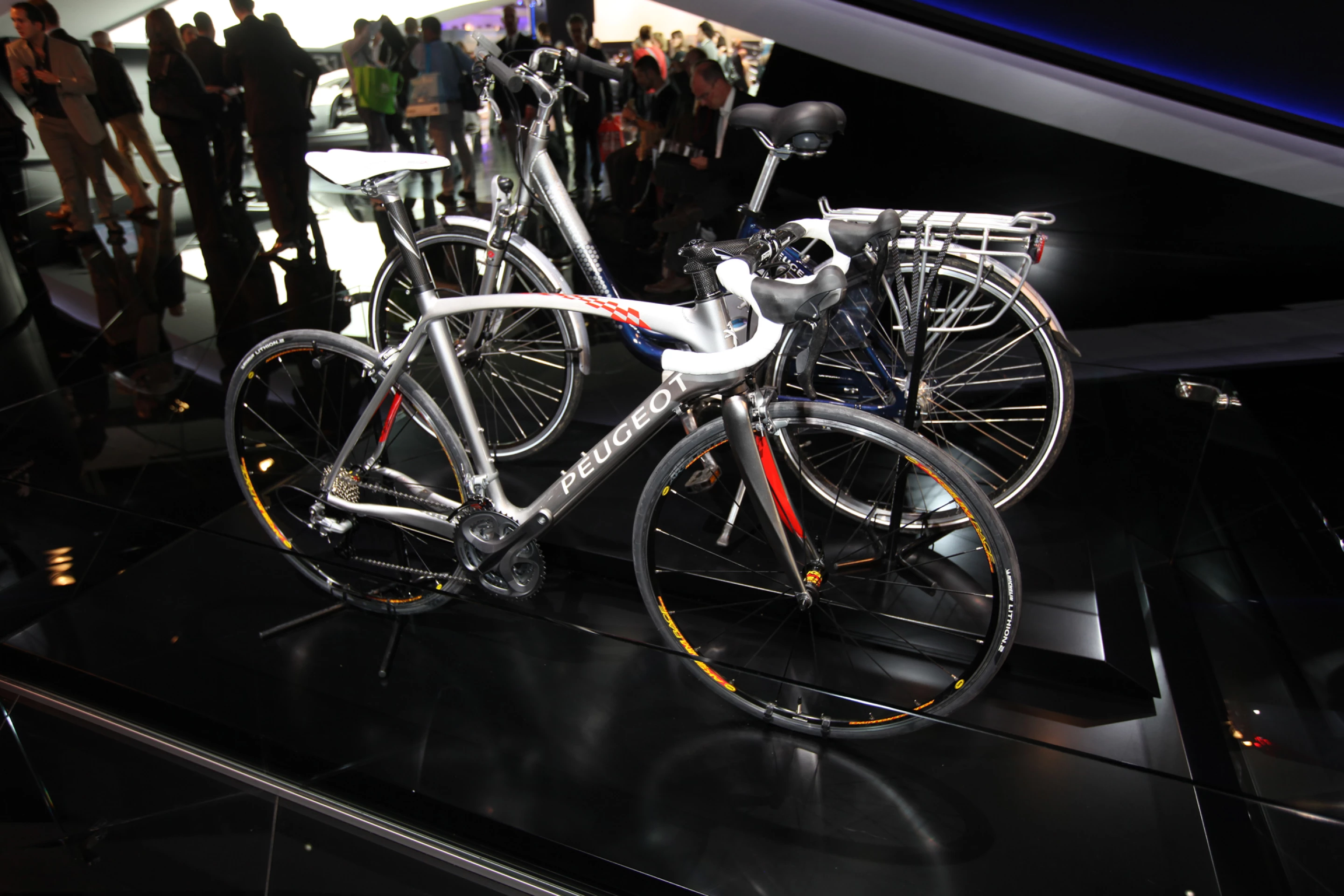Peugeot's electric assist racing bike concept