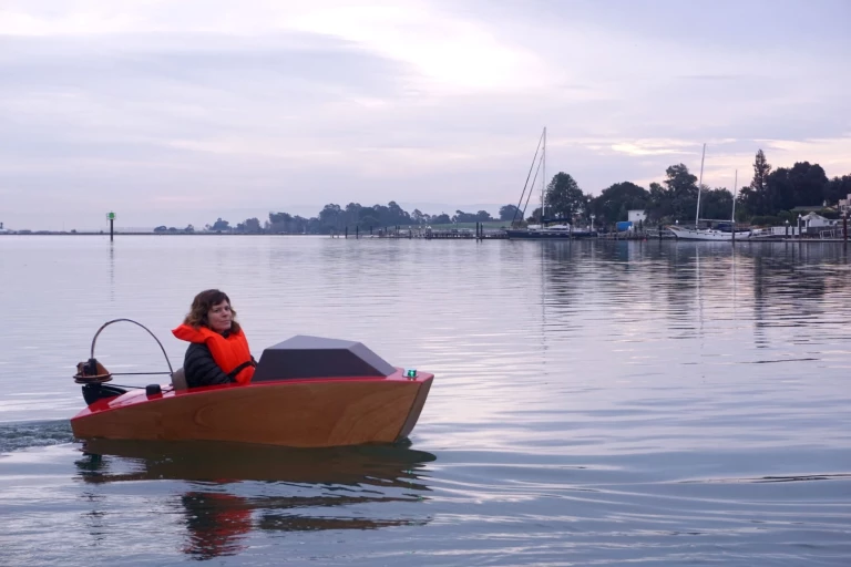 Mini electric boat takes to the water for pint-sized motoring fun