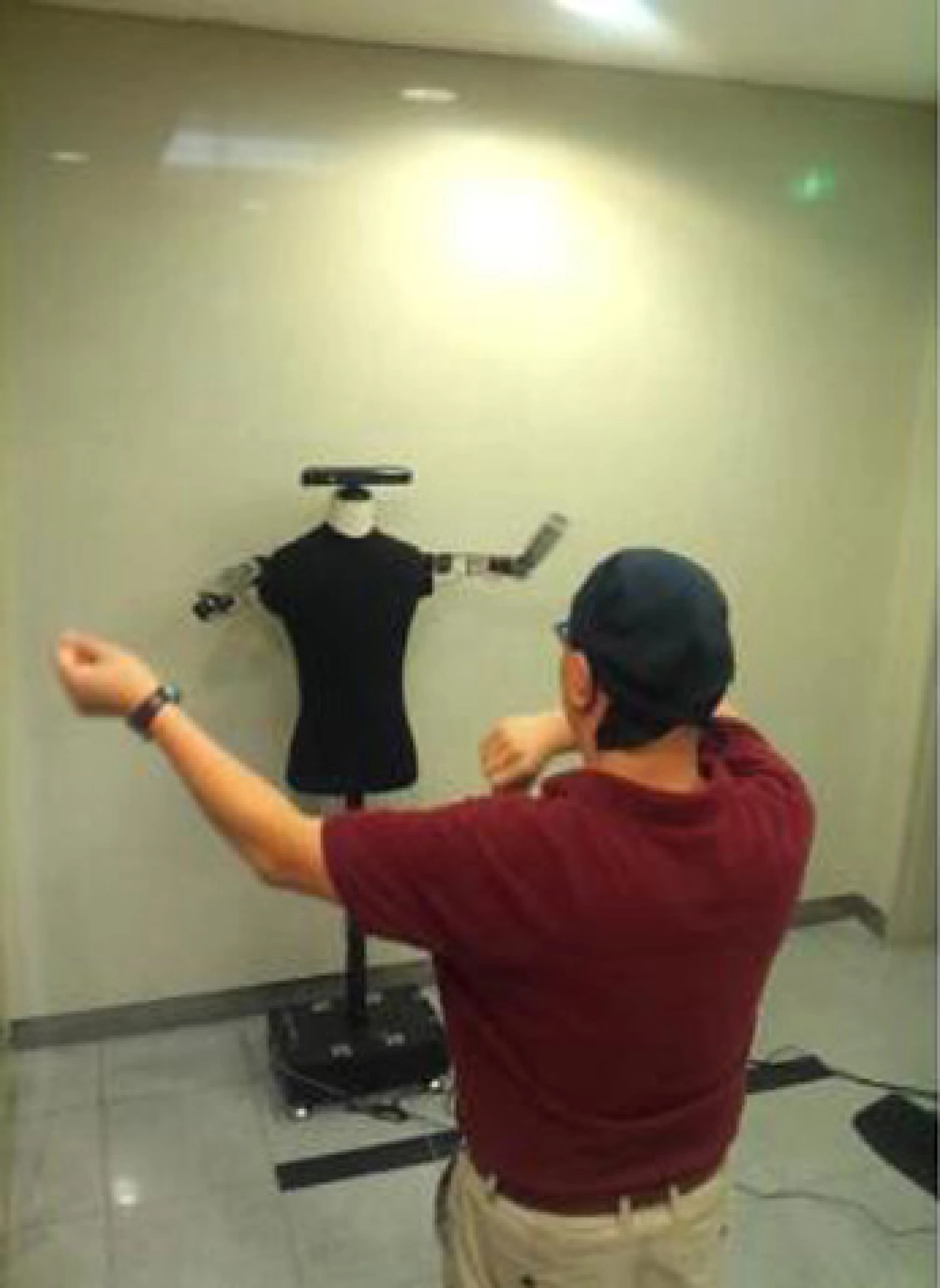 Robotic mannequins strike a pose in South Korea