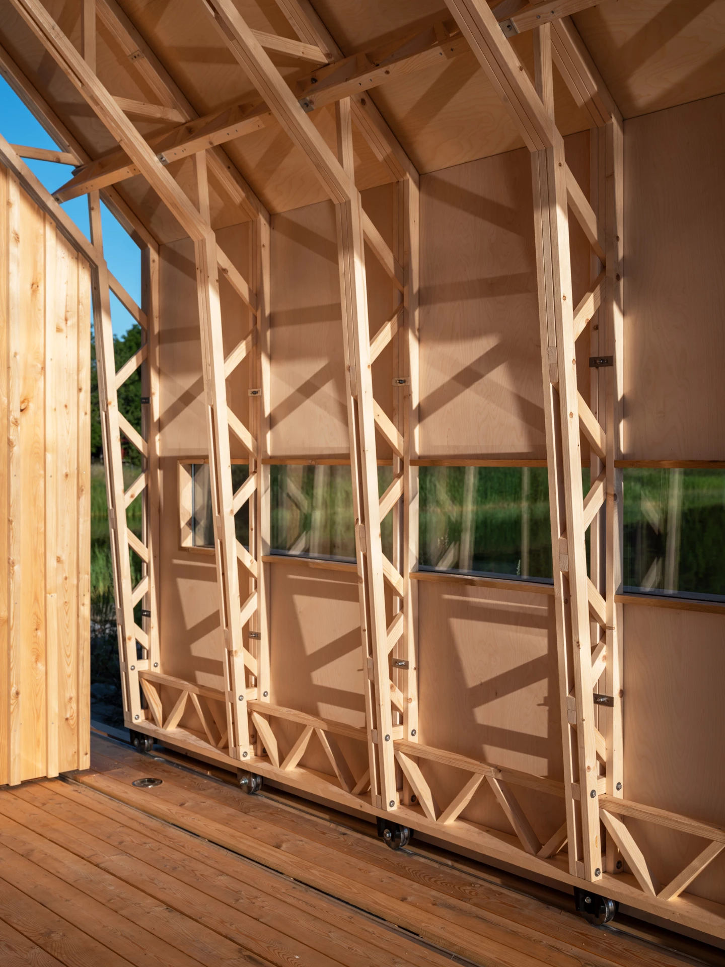 Stunning cabin slides apart for semi-outdoor living