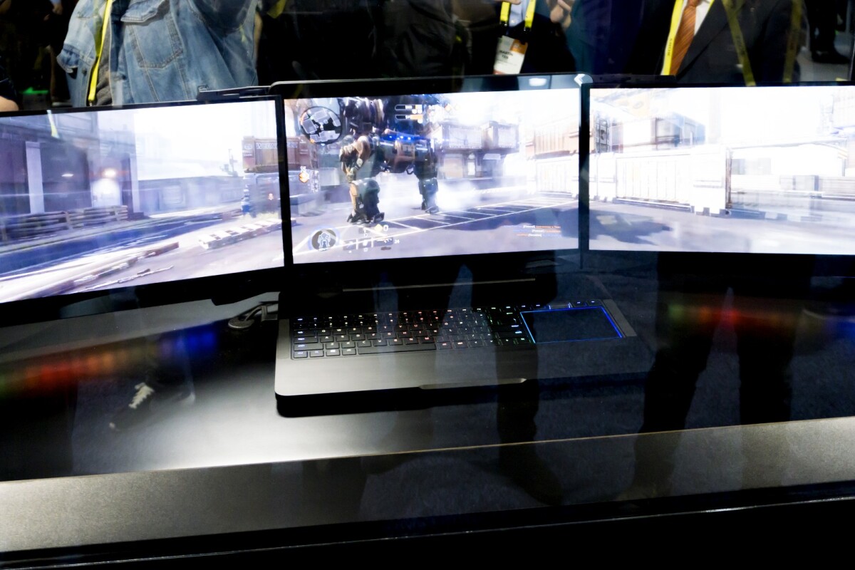 Razer laptop prototype sprouts two extra screens