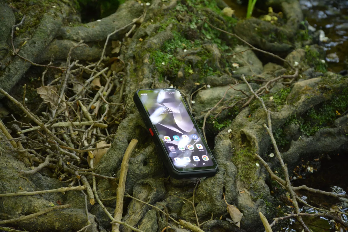 Oukitel WP300: a modular rugged smartphone with impressive features