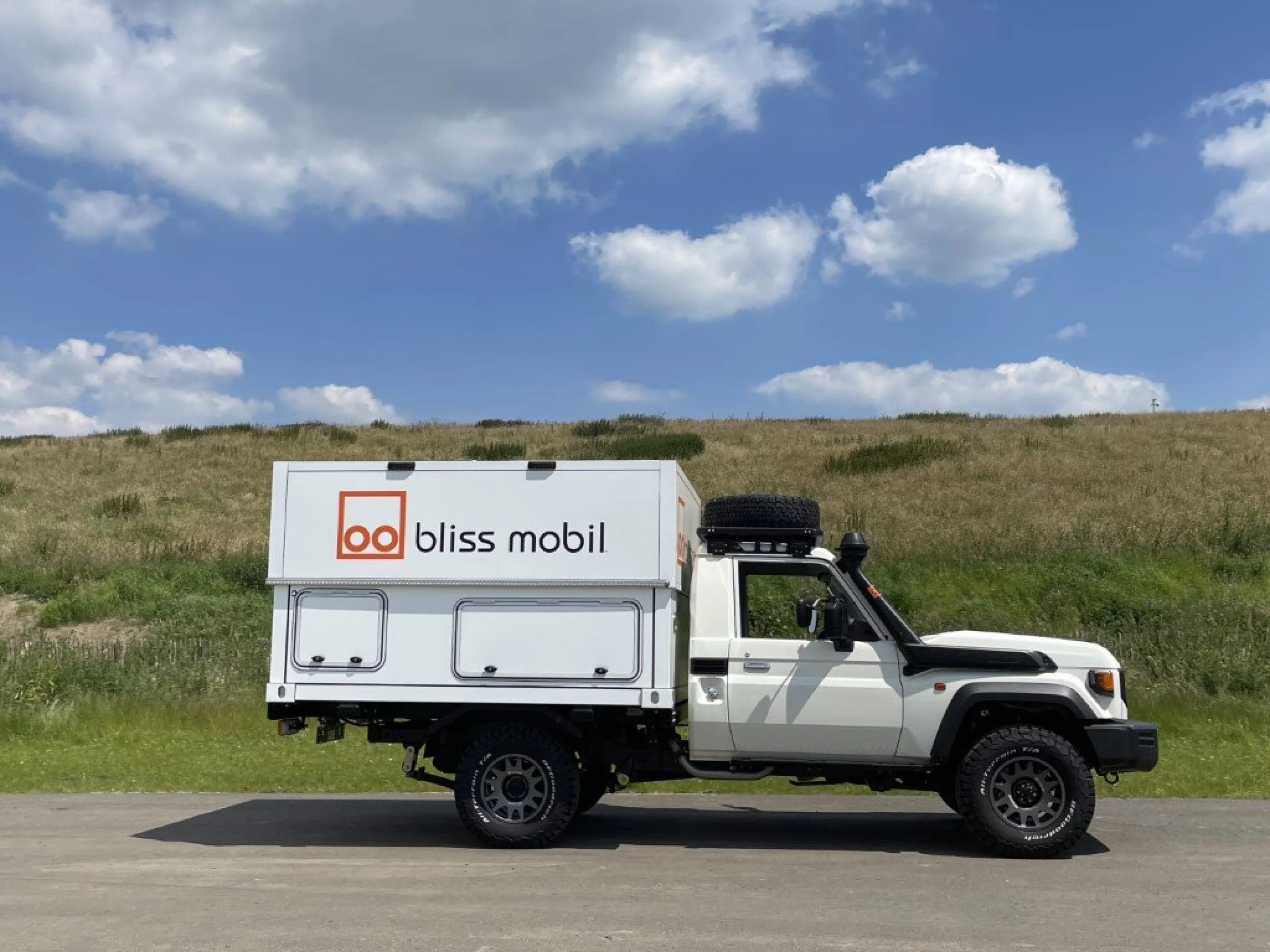Bliss Mobil 8 hard-sided telescopic expedition camper cube