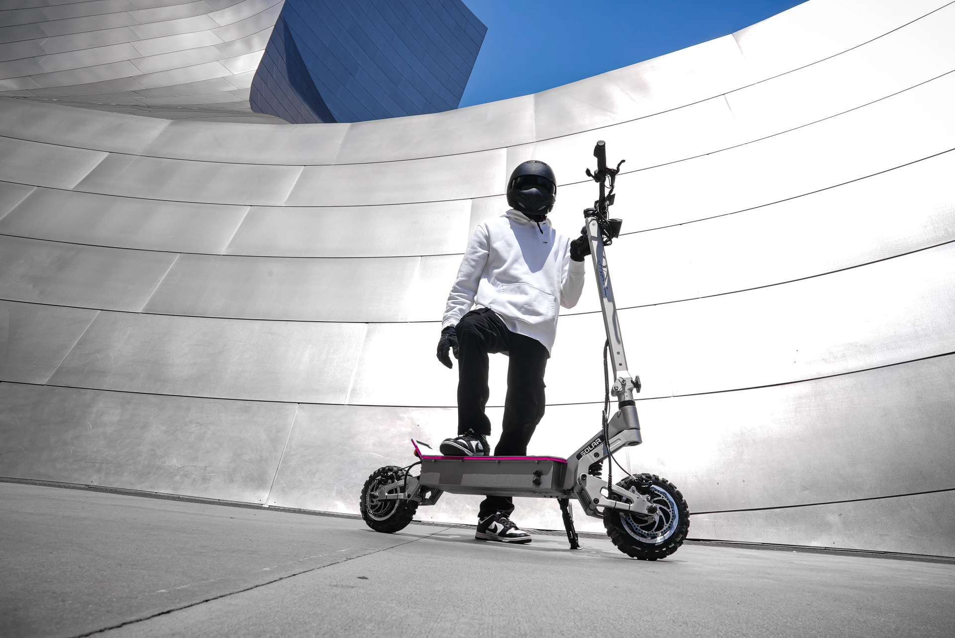 Savage Solar hyper-scooter tears its way to highway speeds