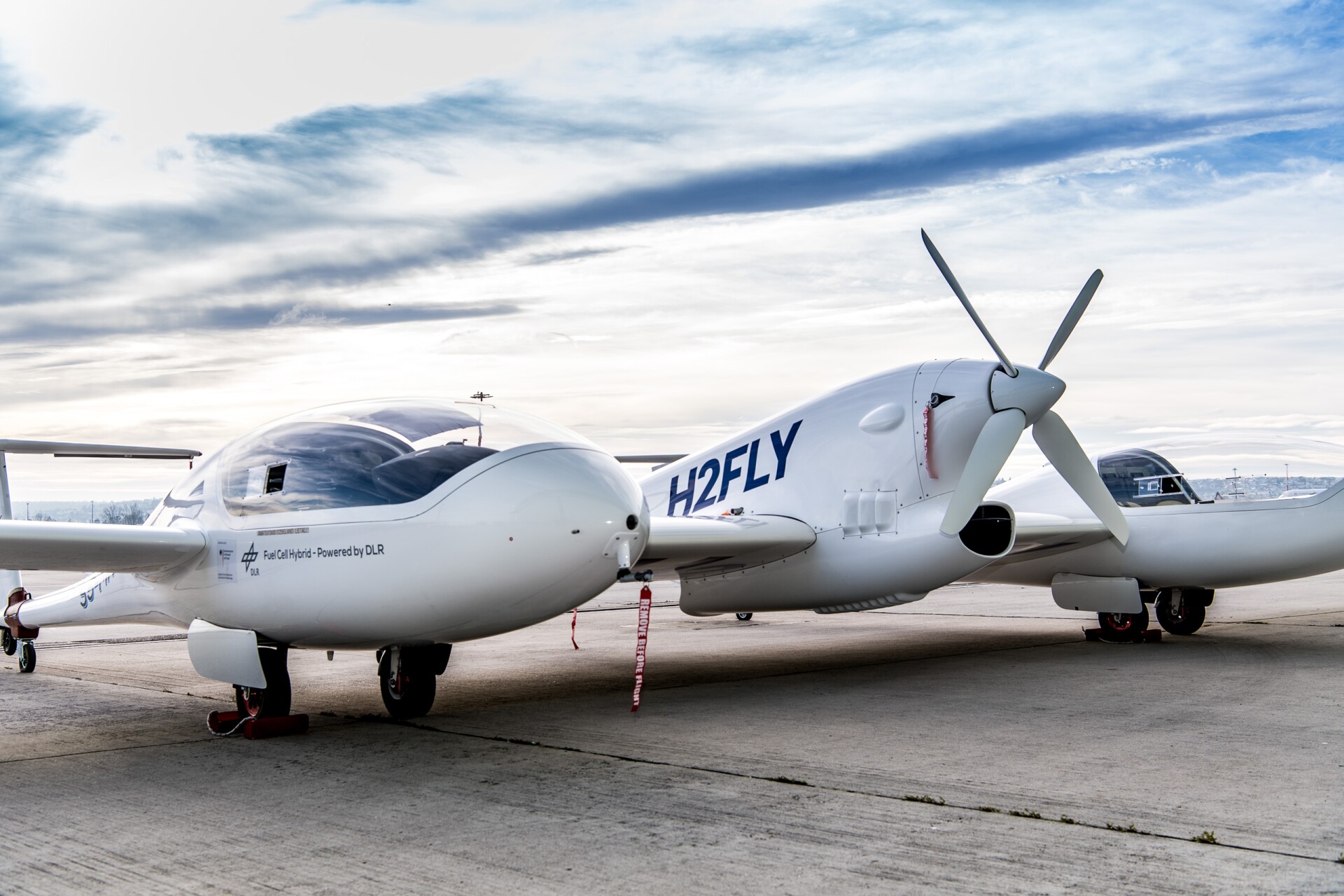 H2Fly's twin-fuselage aircraft makes world-first liquid hydrogen flight