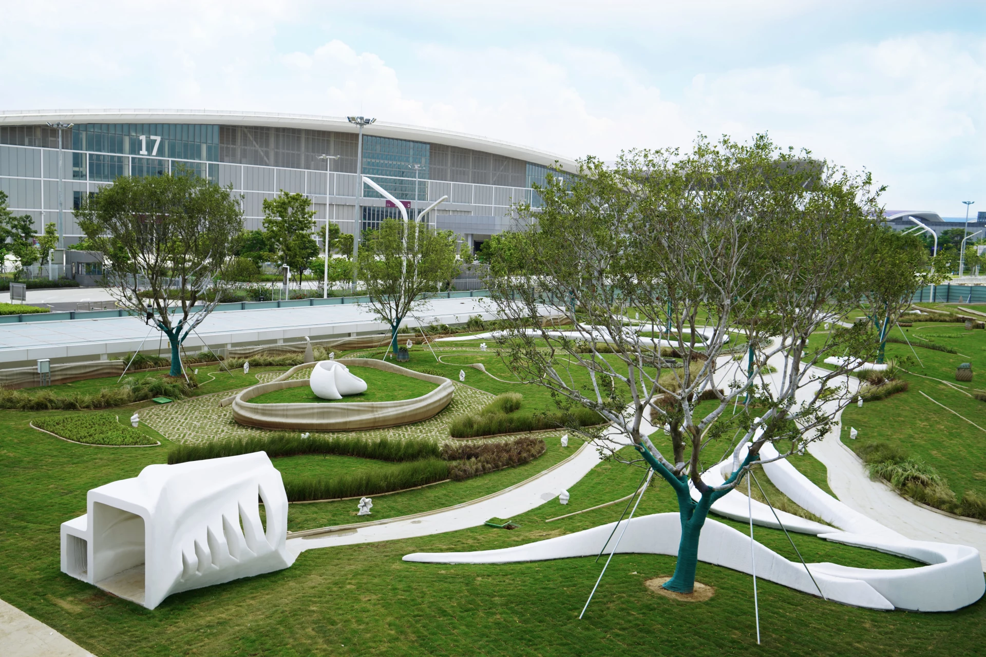 Robots 3D print park benches, flower beds and sculptures in world first