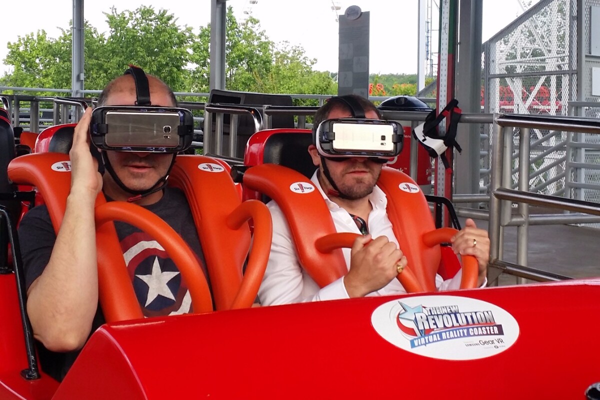 Here's what it's like to ride a virtual reality roller coaster