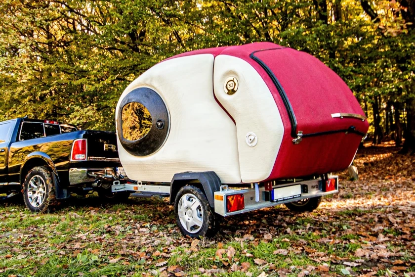Teardrop micro-camper is a 3D-printed space capsule for three people