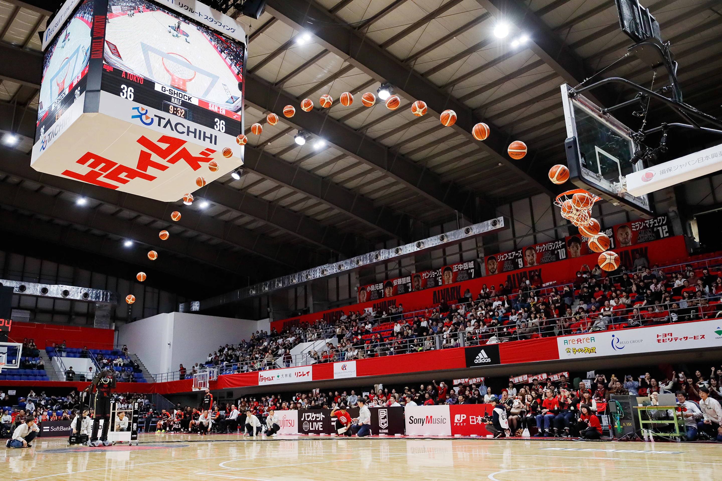 Toyota's basketball-playing humanoid sinks a record-breaking 80-ft shot