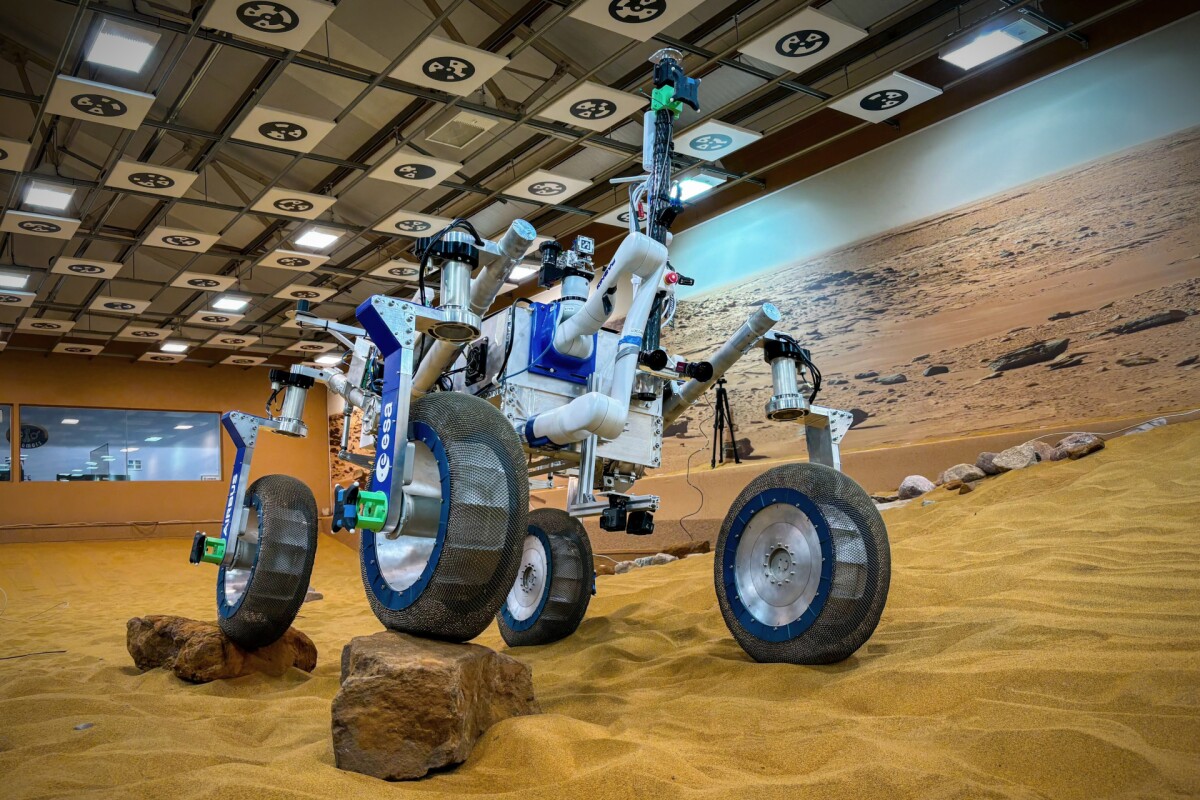 Metallic mesh memory tires eat up simulated Martian landscape
