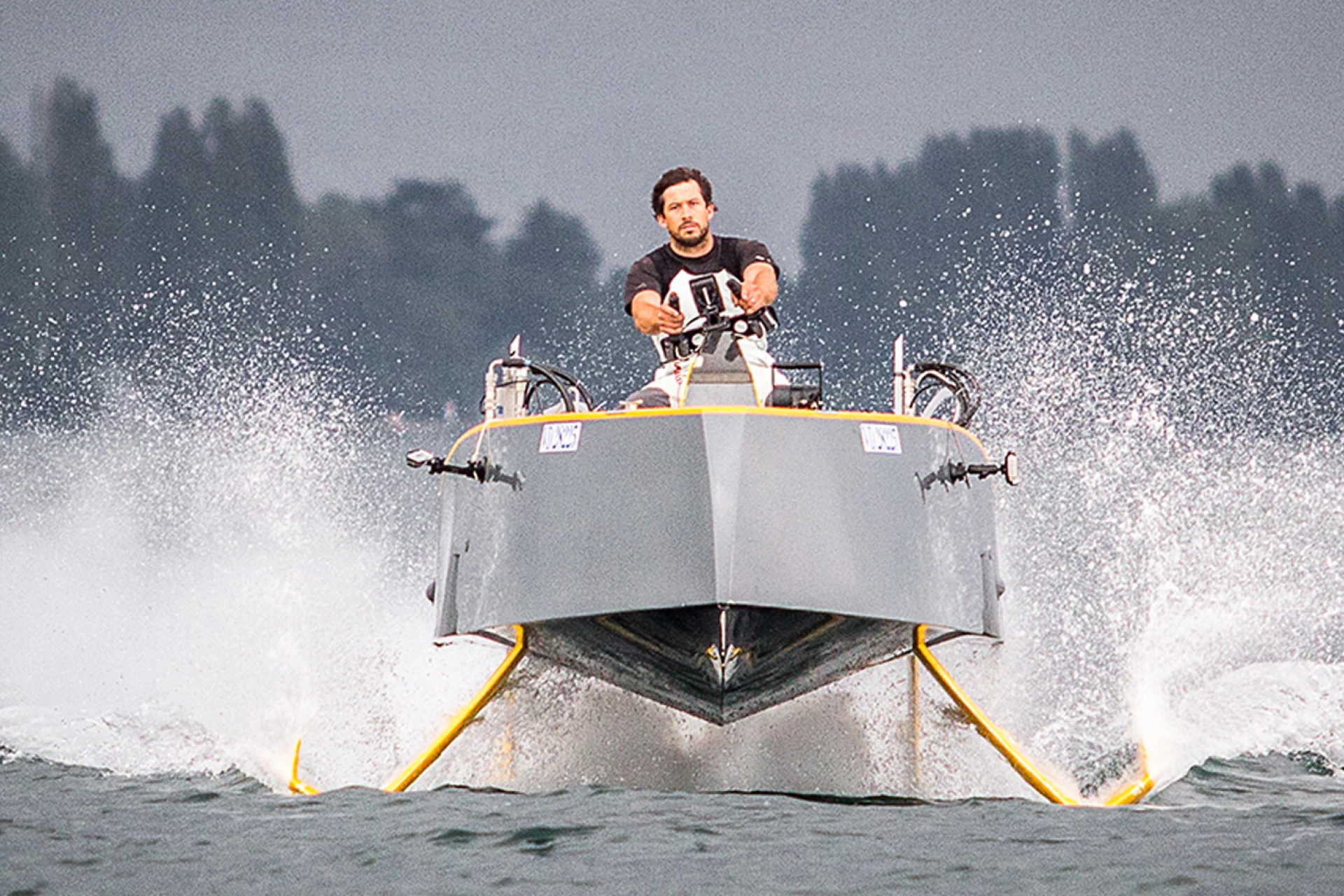 Hydros HY-X flying yacht features retractable hydrofoils