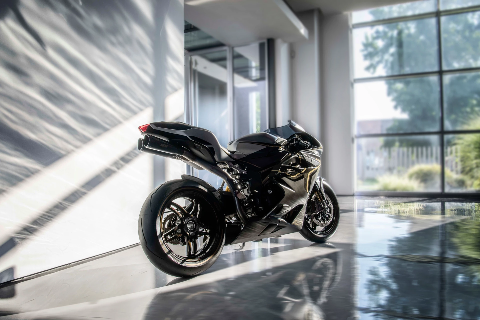 MV Agusta kisses its iconic F4 superbike goodbye with exclusive Claudio ...