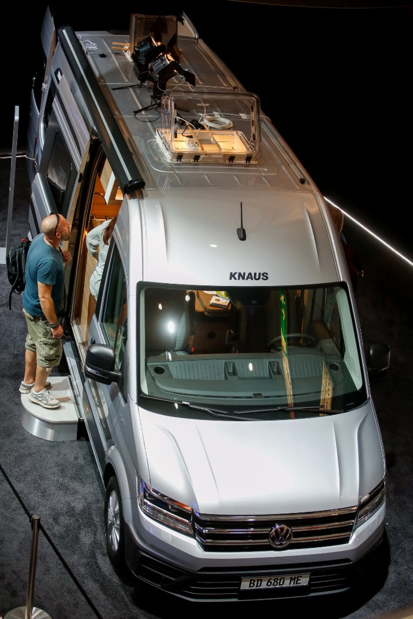 Knaus turns the VW Crafter van into a new type of CUV, a caravanning ...