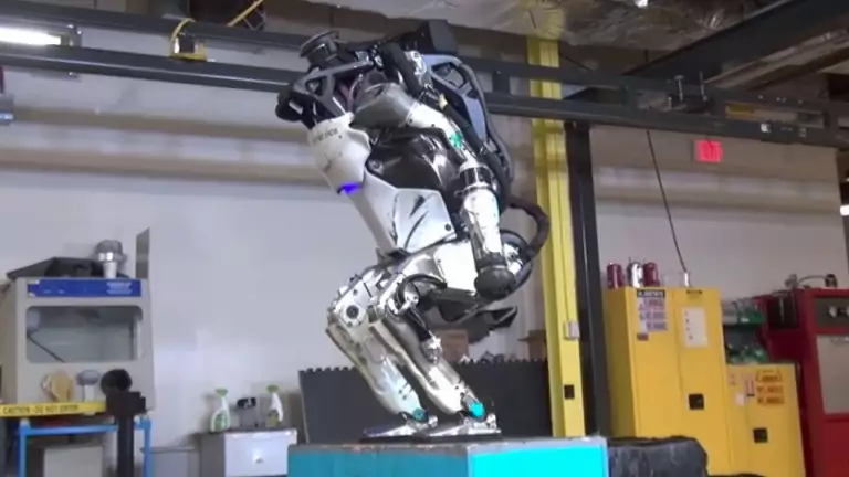 Seven eerily lifelike robot maneuvers that will have you eyeing the off ...