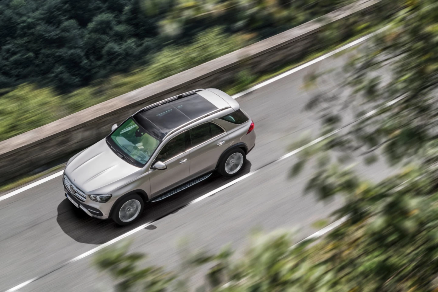Gadget-packed 2019 Mercedes-Benz GLE SUV pushes high-tech offroading