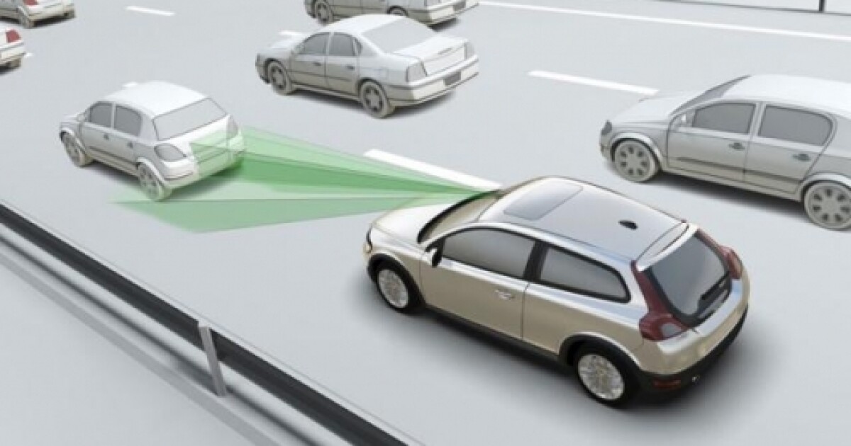 Volvo safety system for avoiding collisions at low speeds
