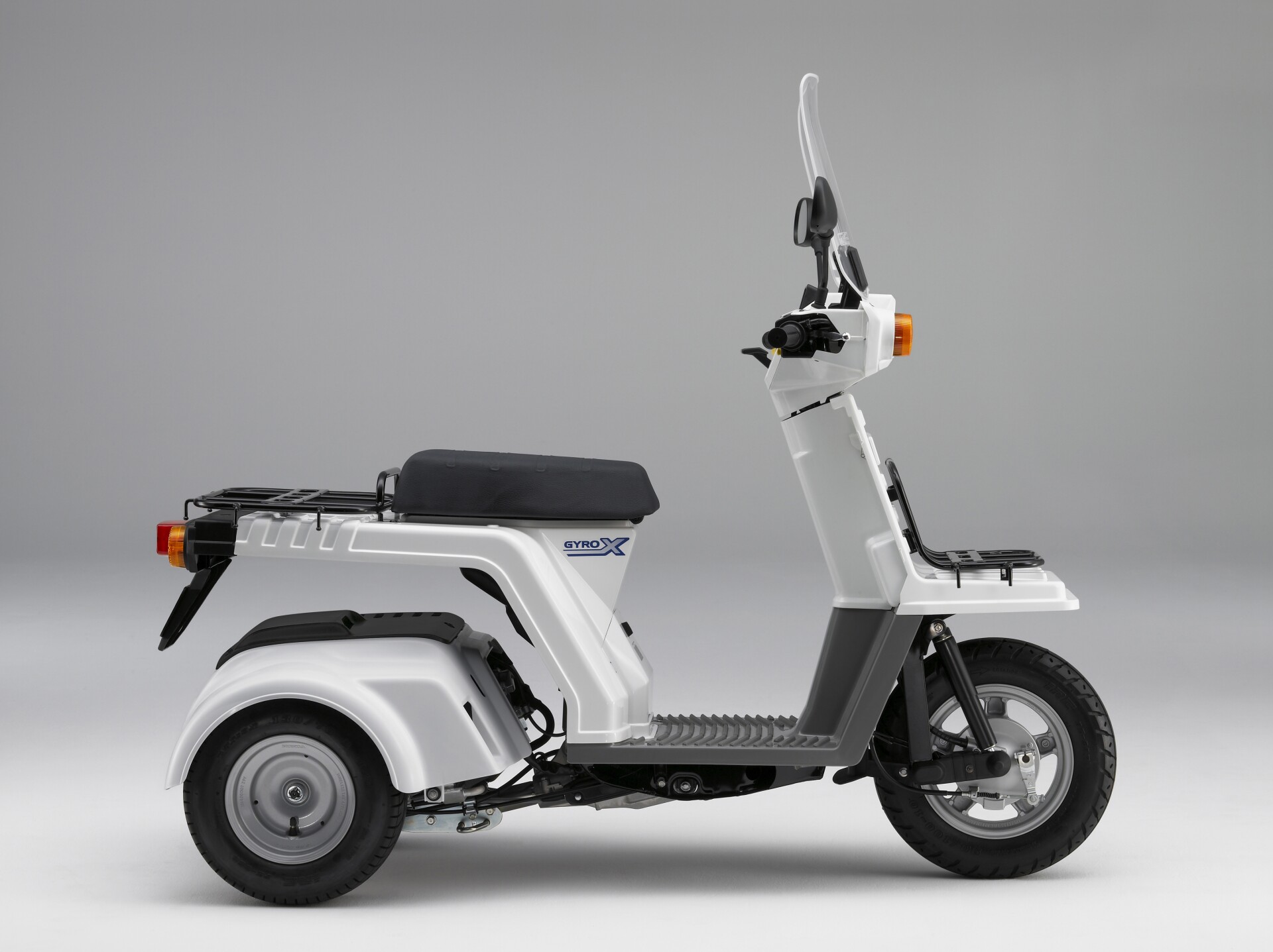 Honda’s 50cc three-wheeled Gyro cargo scooter