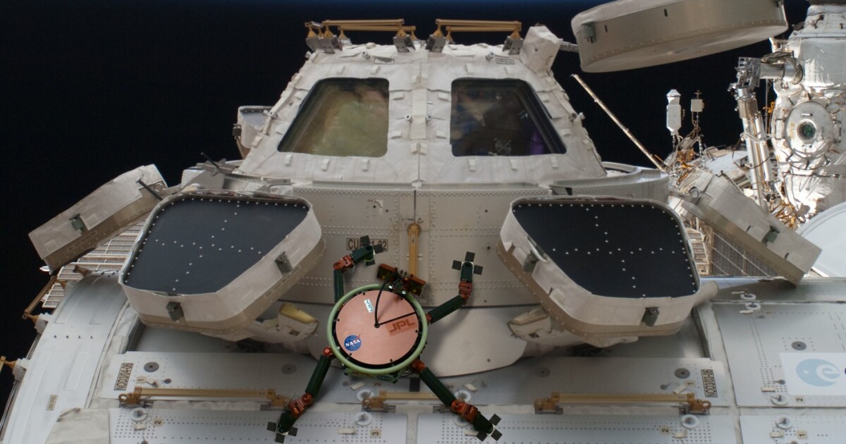 NASA scientists develop gecko-inspired astronaut anchors