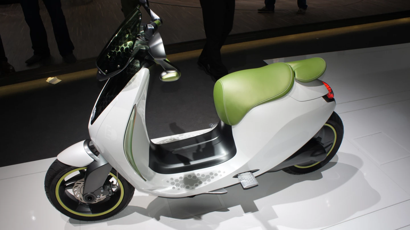 Smart vehicles get even smaller with all-electric smart escooter concept