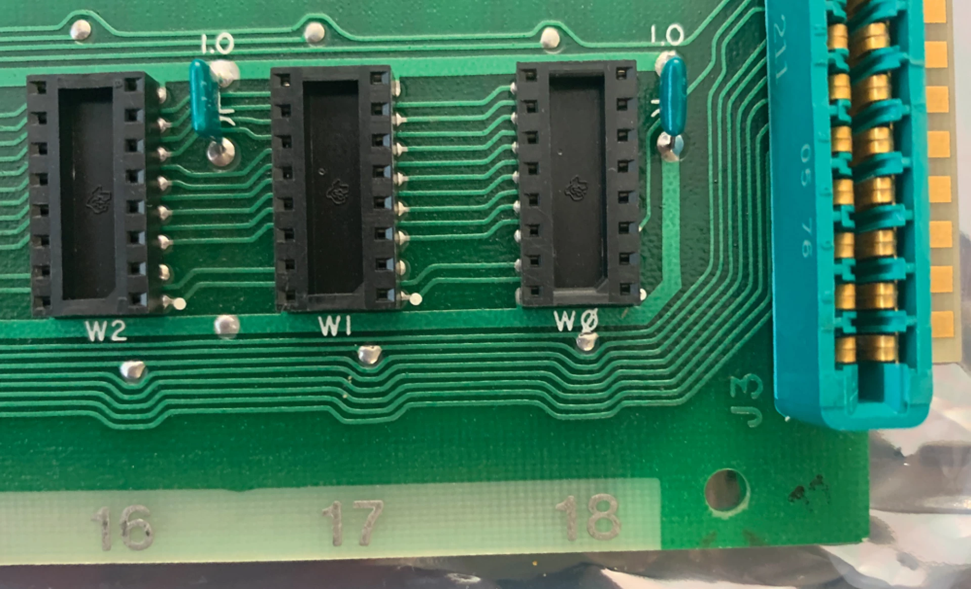 Ulta-rare working Apple-1 computer with box going to auction